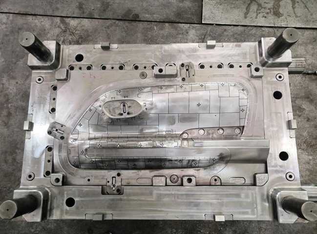 Automotive Mold, China Automobile Injection Molding | mold-toolmaker.com